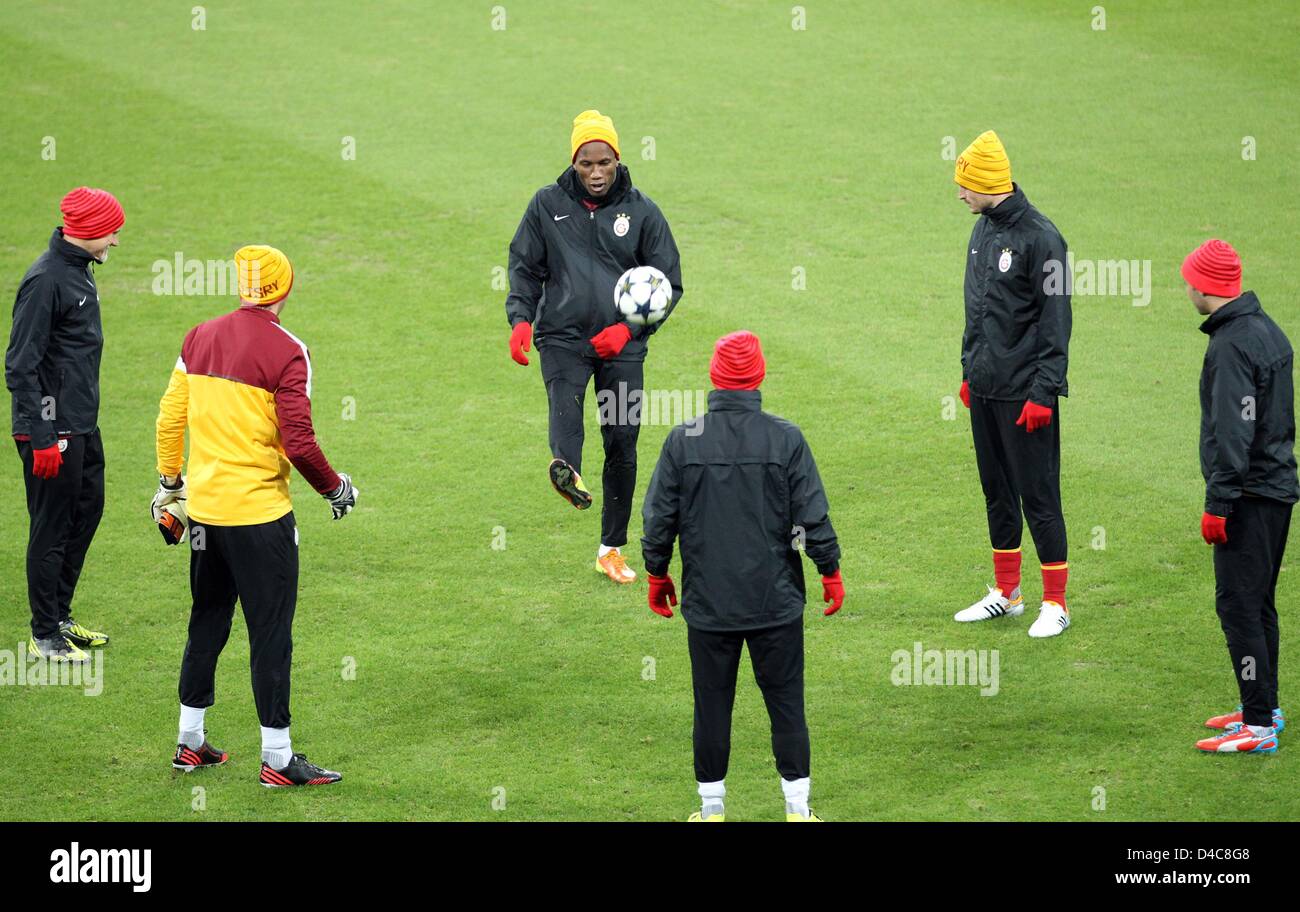 Didier drogba champions league final hi-res stock photography and ...