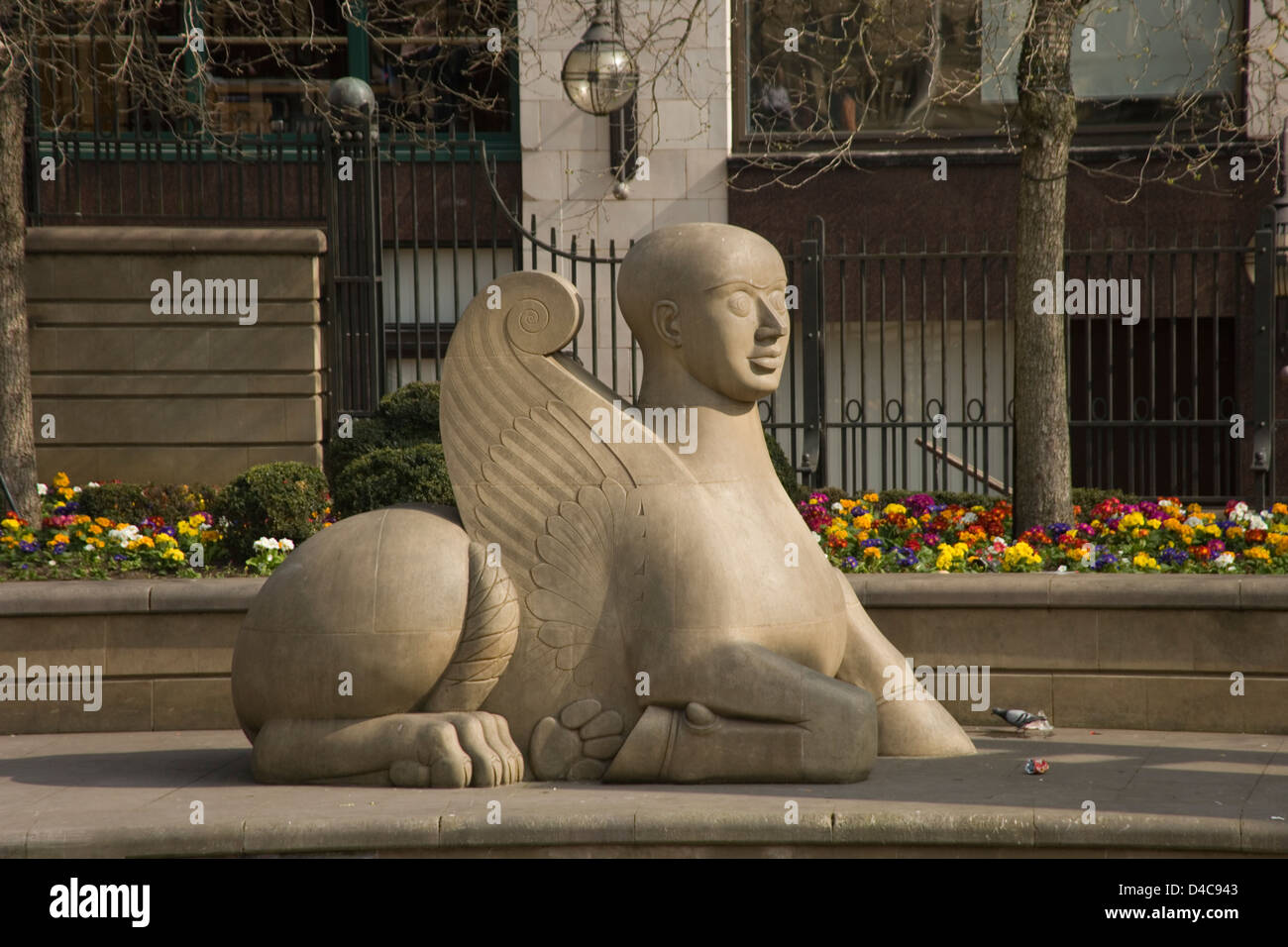 Statue in front of council house hi-res stock photography and images ...