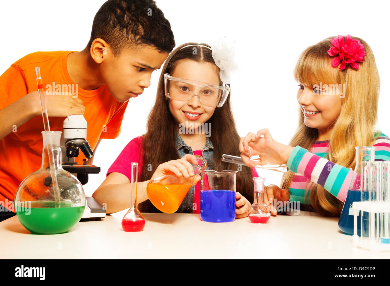 Kids study biology chemistry hi-res stock photography and images - Alamy
