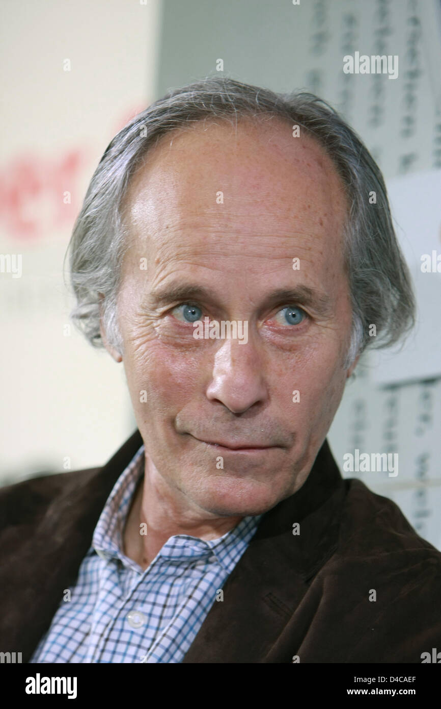 The picture shows American Pulitzer Prize-winning novelist and short ...