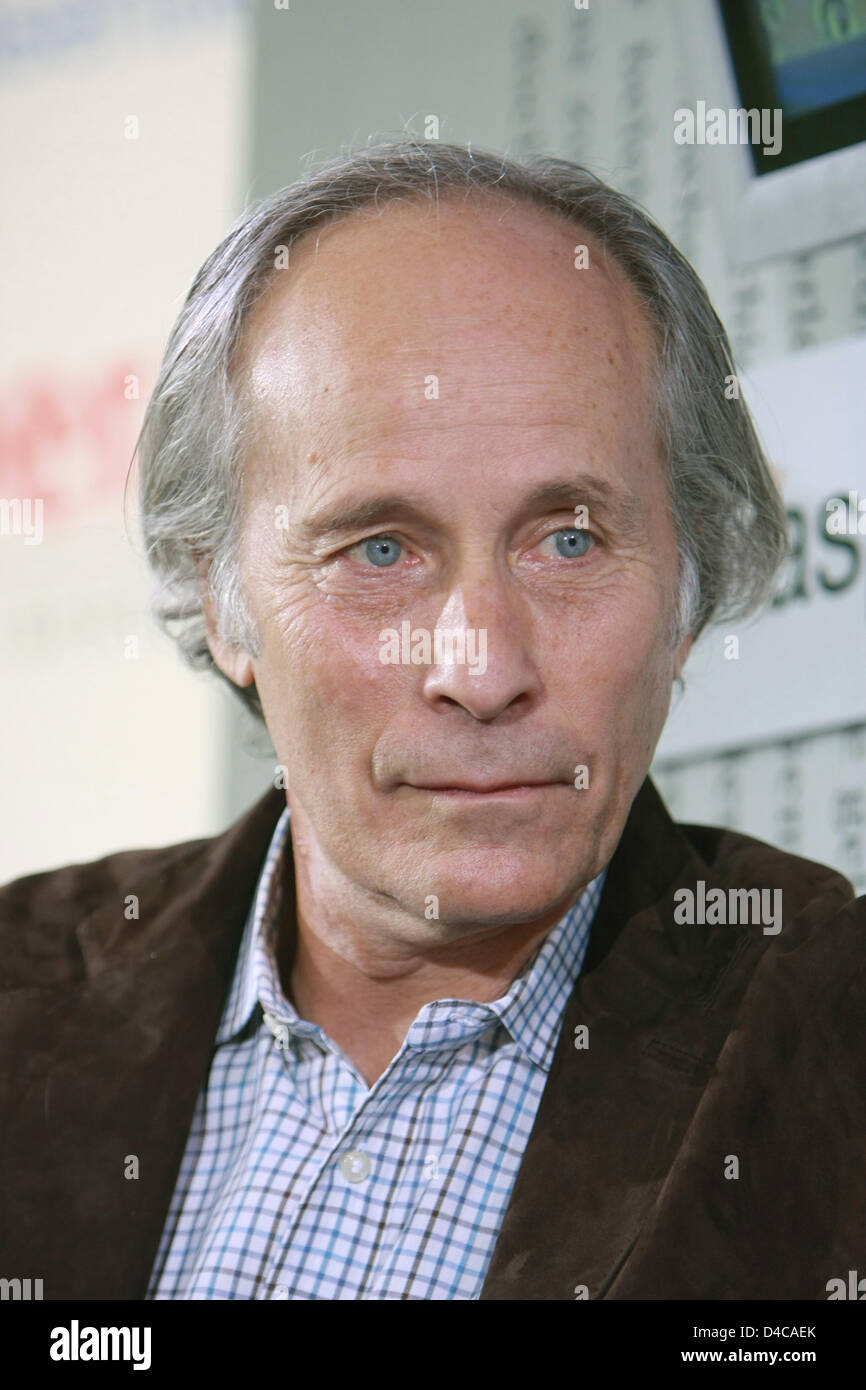 The picture shows American Pulitzer Prize-winning novelist and short ...