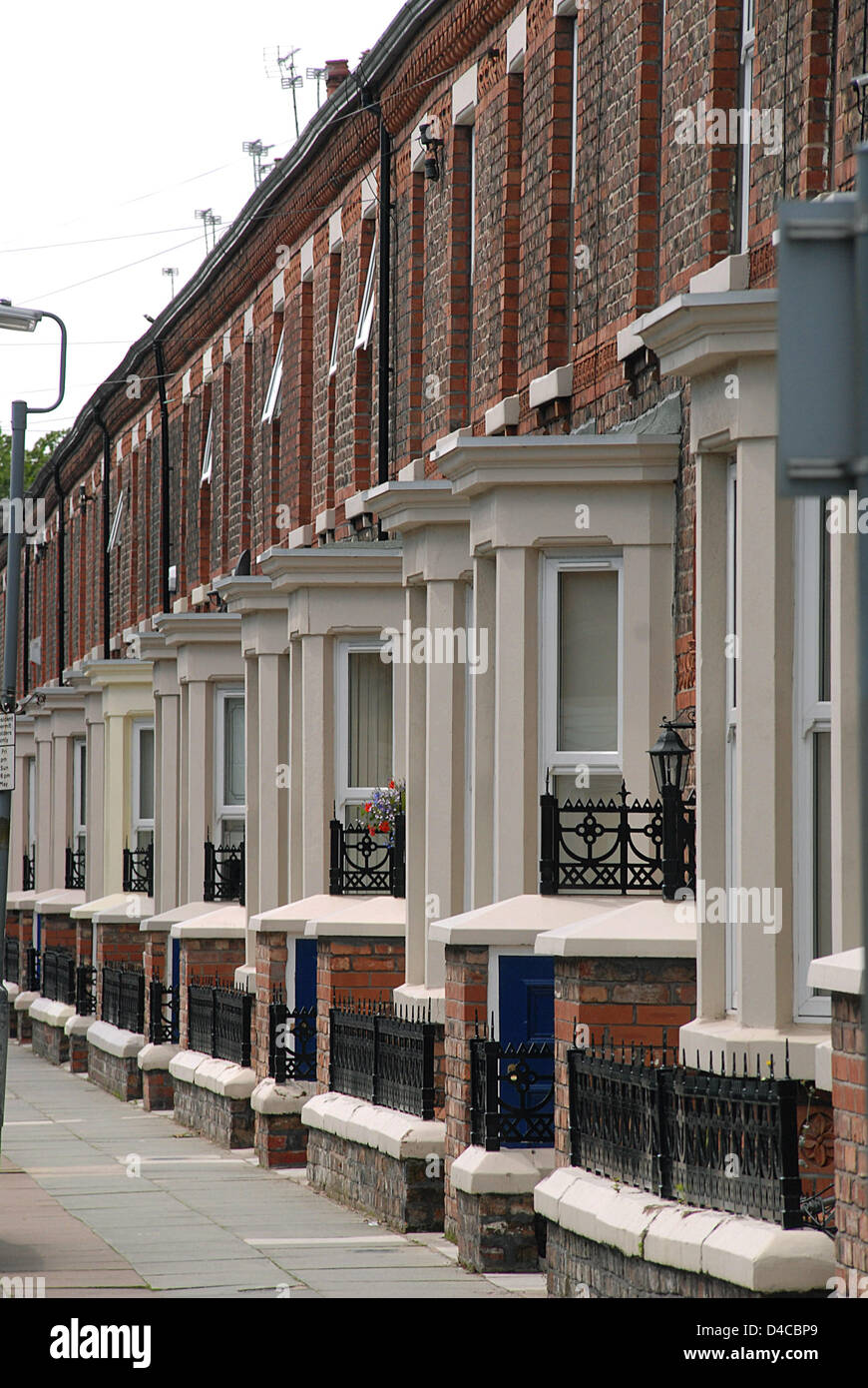 (dpa file) The file picture dated August 2007 shows a typical row house ...