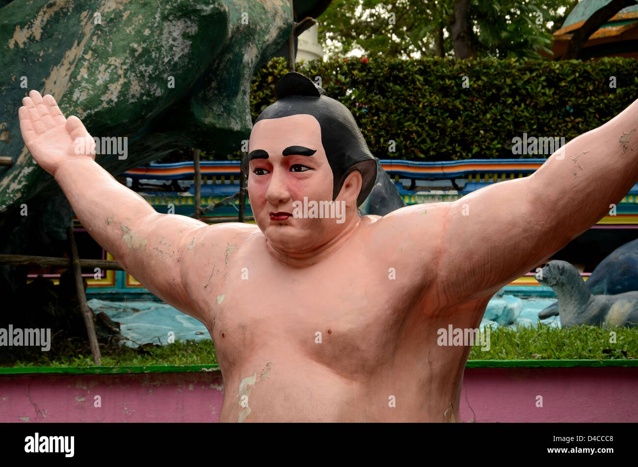 Statue of Japanese Sumo wrestler Stock Photo - Alamy