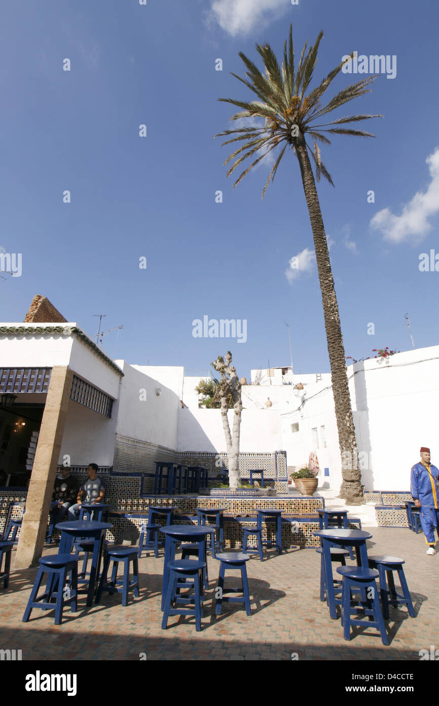 The picture shows a street cafe in Rabat, Morocco, 16 December 2007 ...