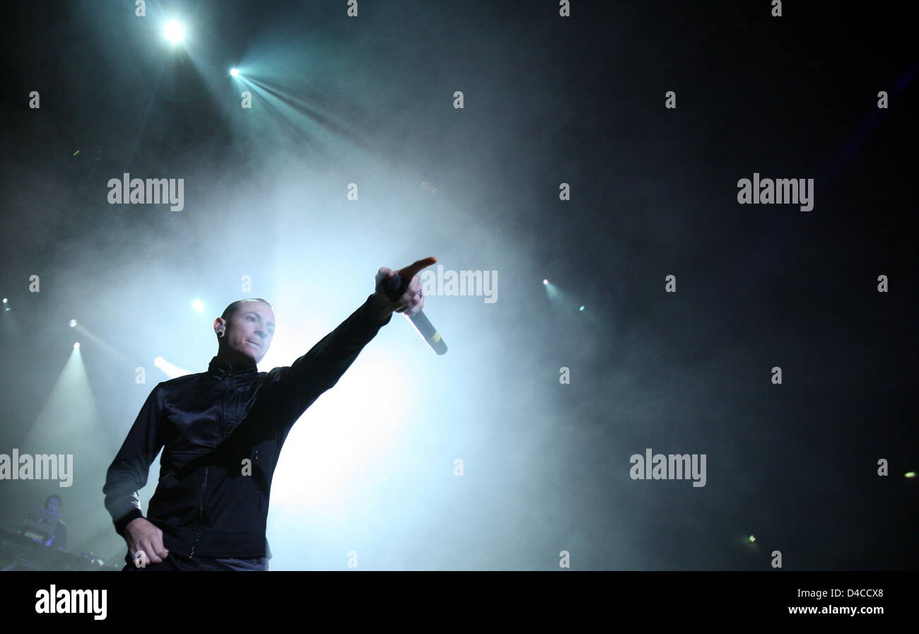 Chester bennington hi-res stock photography and images - Alamy