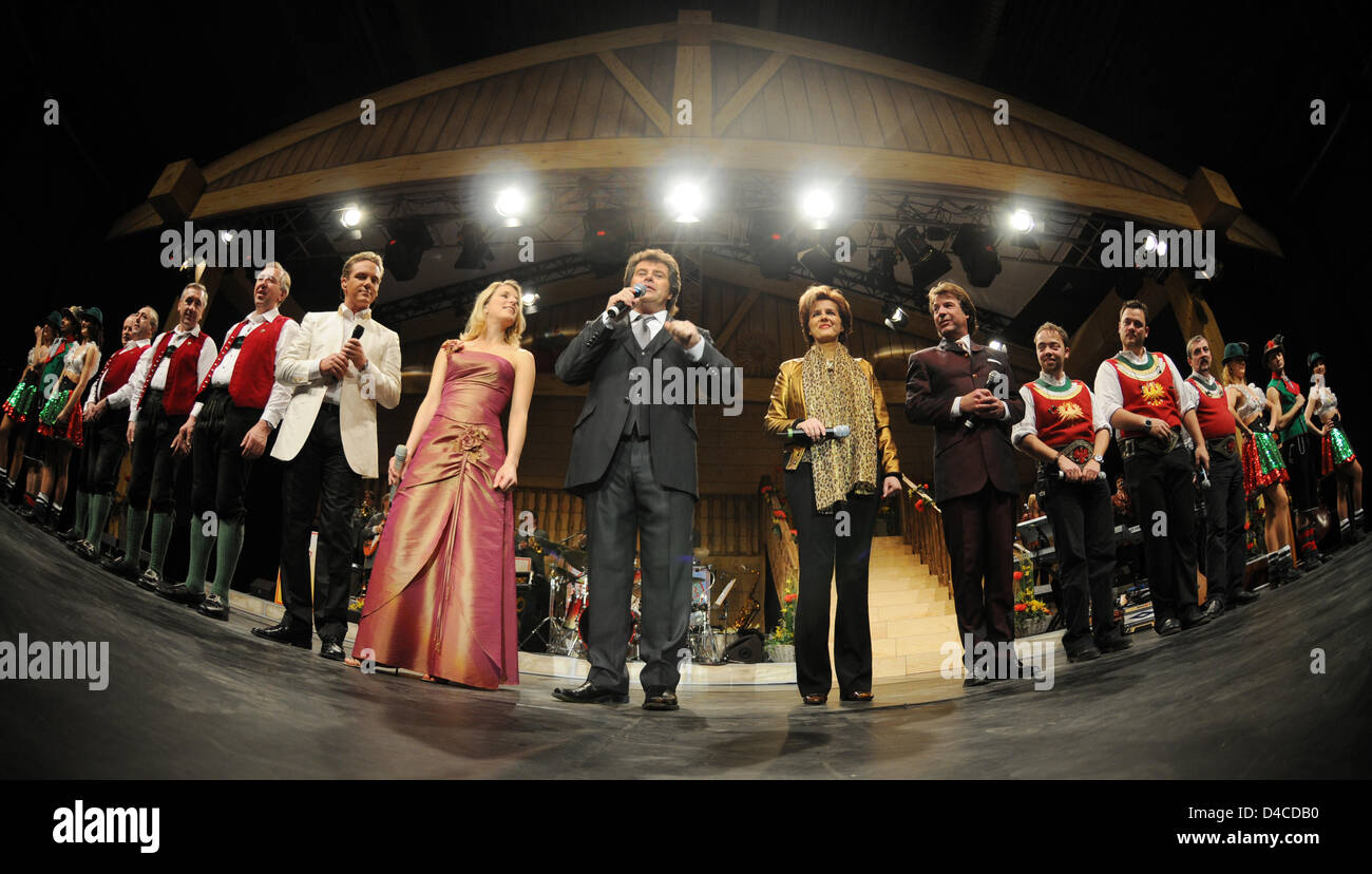 Austrian folk music group die hi-res stock photography and images - Alamy