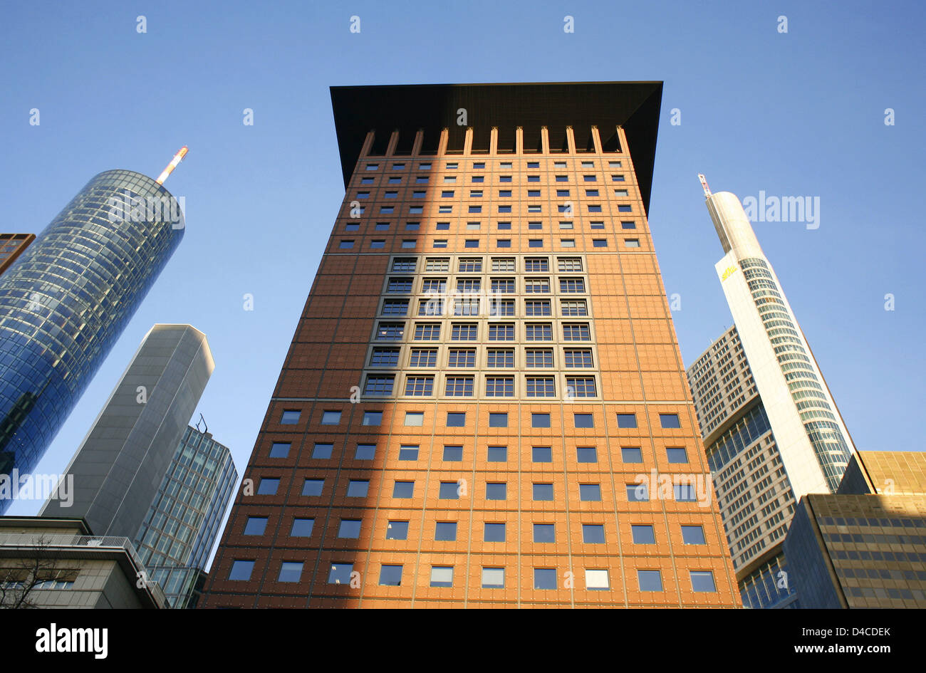 The picture shows the towers of Sparkasse (L), Commerzbank (R) and the ...