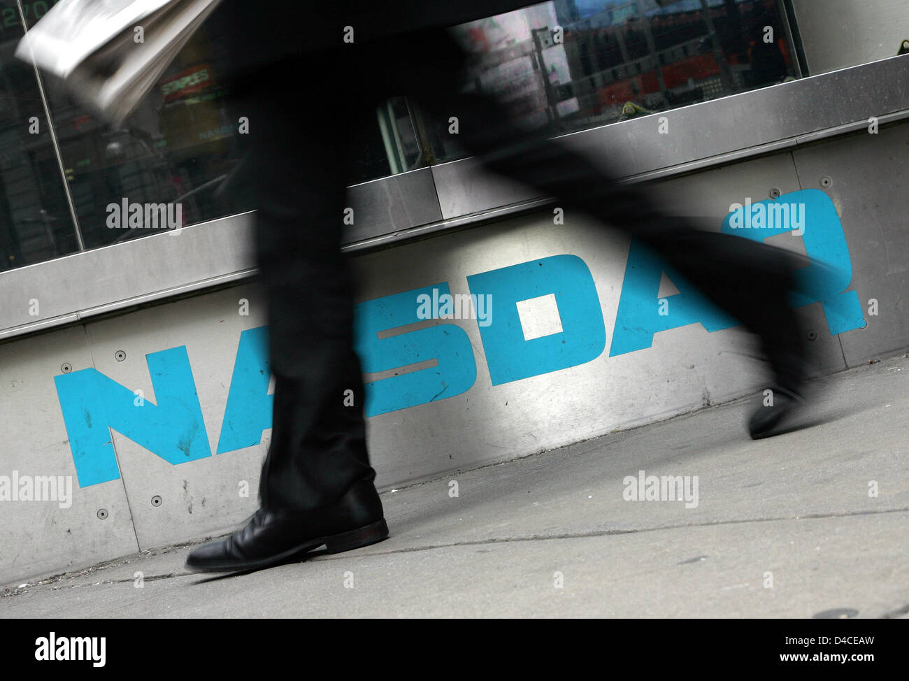 Nasdaq composite hi-res stock photography and images - Alamy