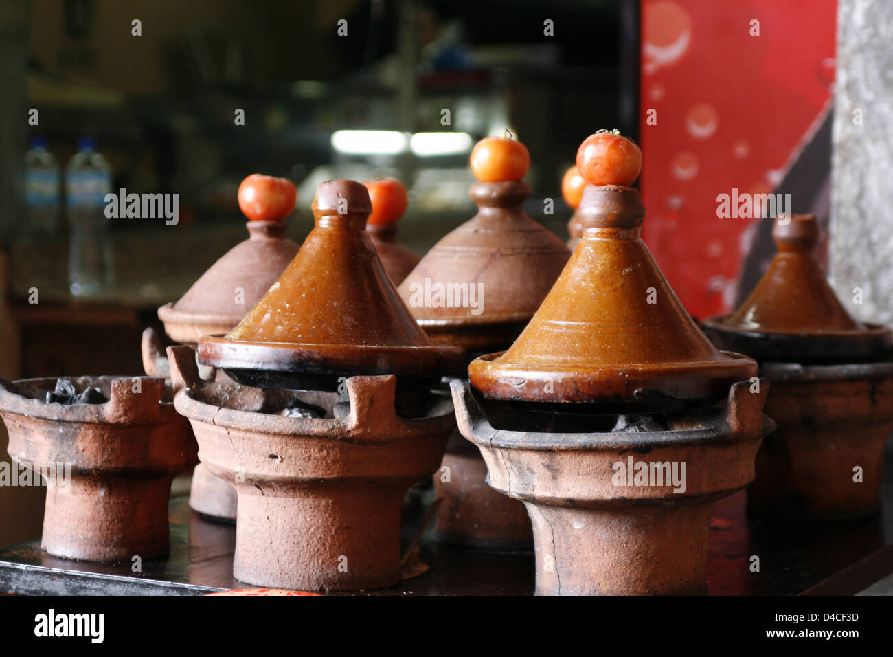 The picture shows typical cooking pots made of clay in Marrakech ...