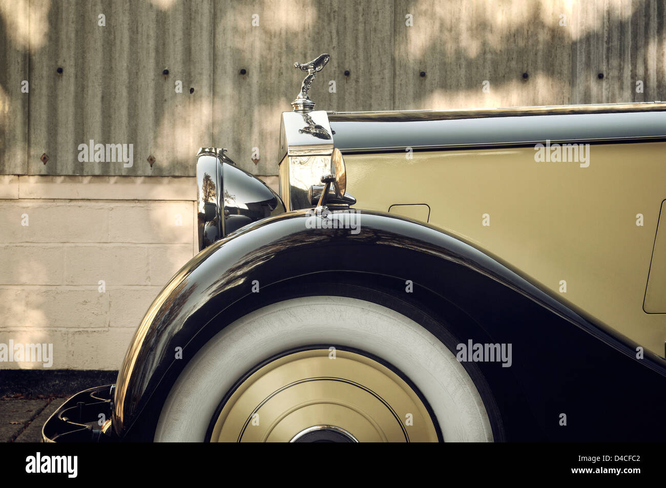 Rolls royce car side view hi-res stock photography and images - Alamy
