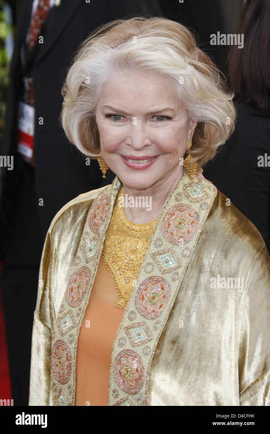 Actress Ellen Burstyn arrives at the 14th Annual Screen Actors Guild ...