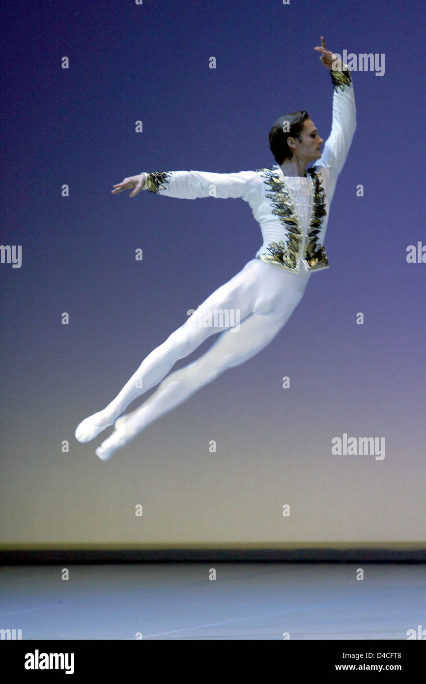 Deutsche oper berlin dance hi-res stock photography and images - Alamy