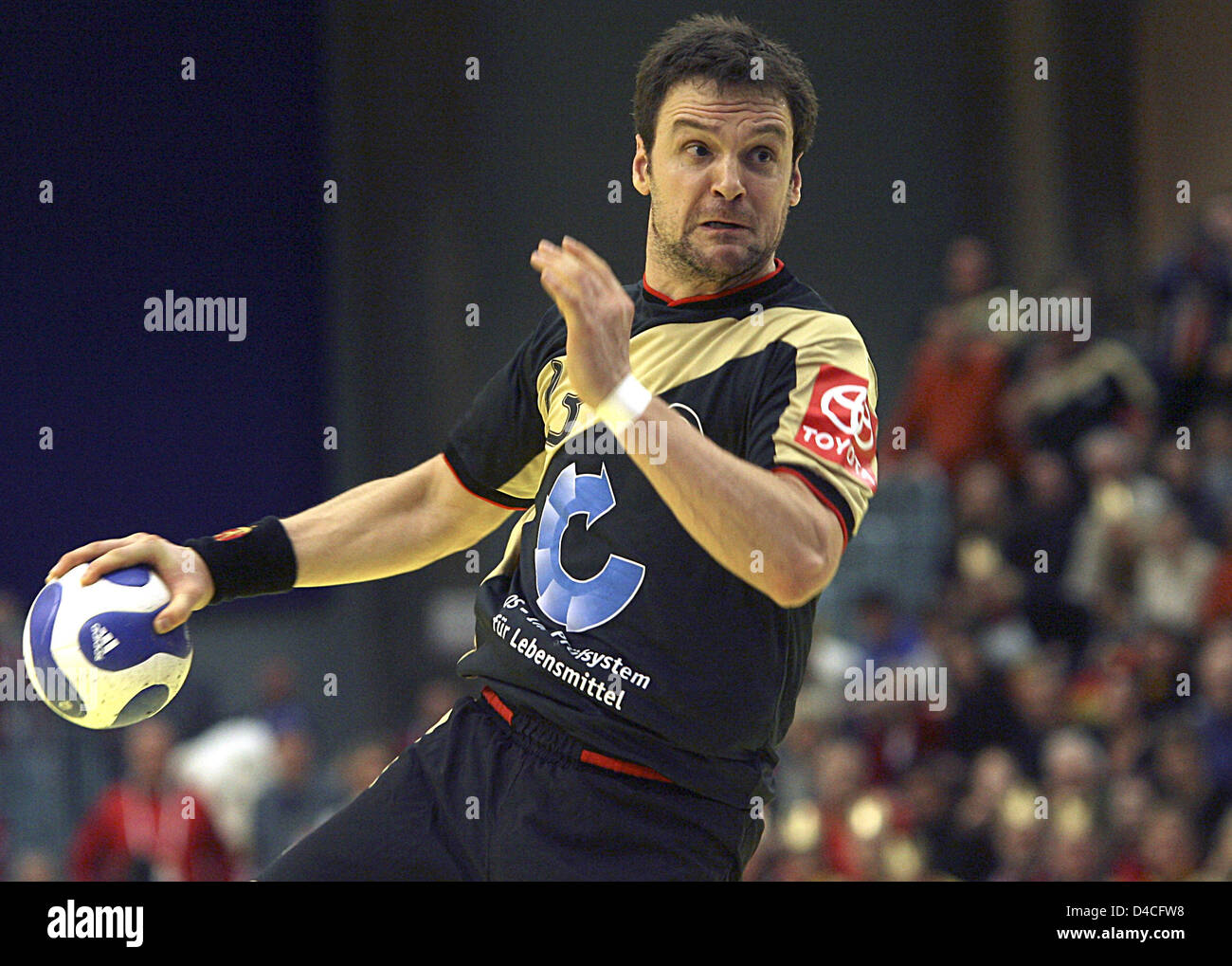 German back court player Markus Baur is about to throw the ball in the ...