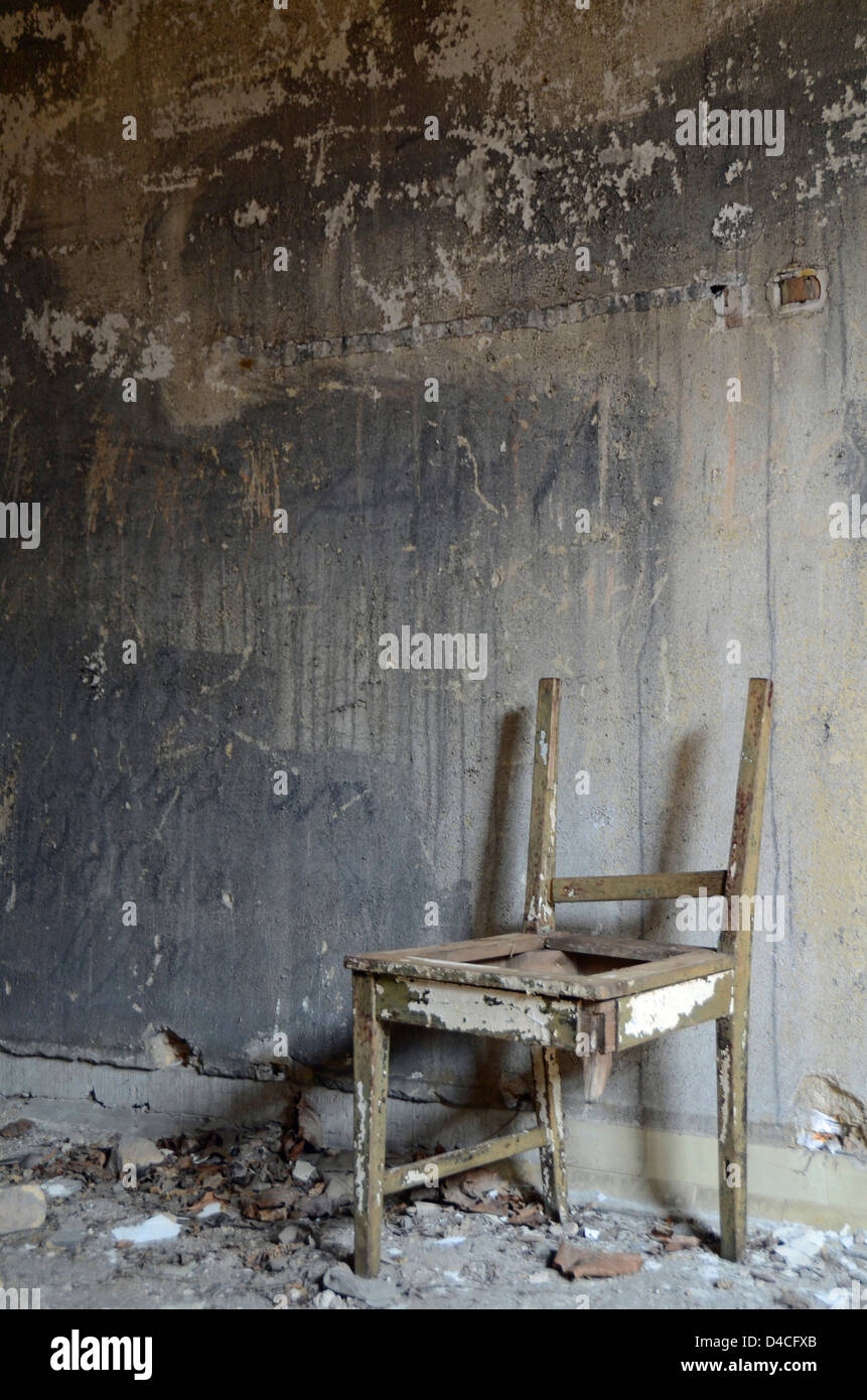 Broken down building hi-res stock photography and images - Alamy