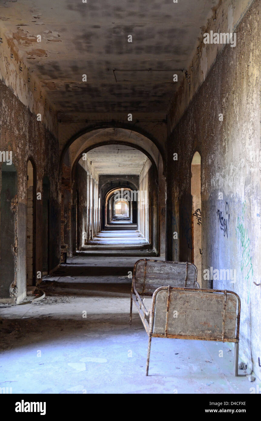 Vertical barracks hi-res stock photography and images - Alamy