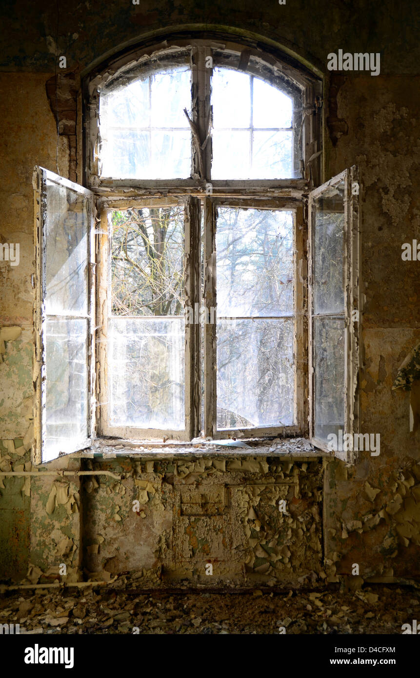 Window in a dilapidated building Stock Photo - Alamy