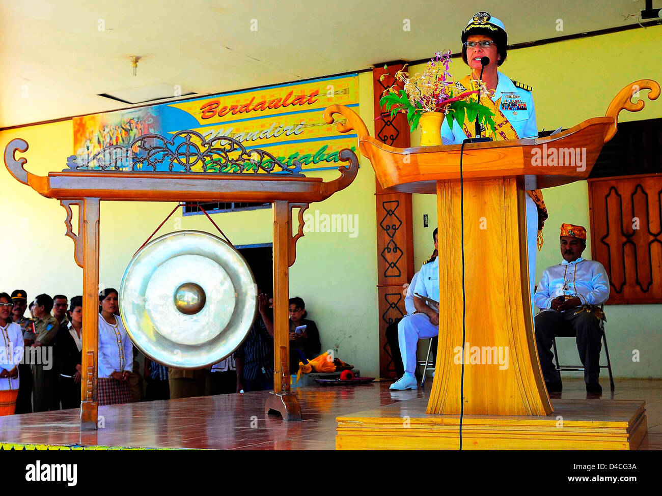 Pacific Partnership 2010 Commander Capt. Lisa M. Franchetti Gives ...