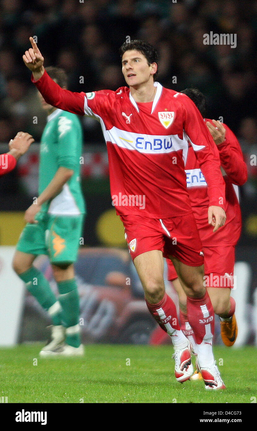 Stuttgart striker Mario Gomez cheers scoring the 0-1 in the DFB Cup ...