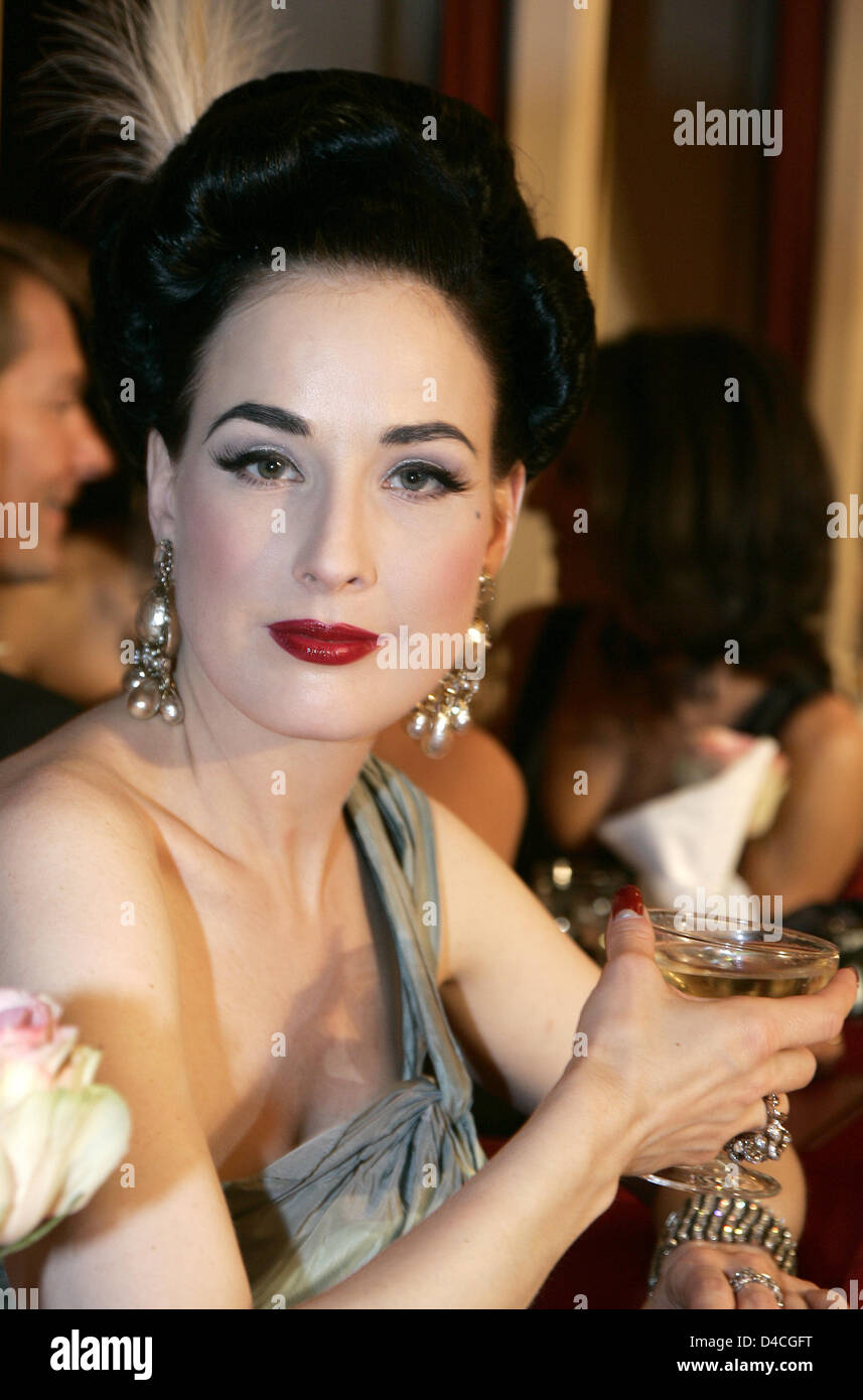 Dita von teese hi-res stock photography and images - Alamy
