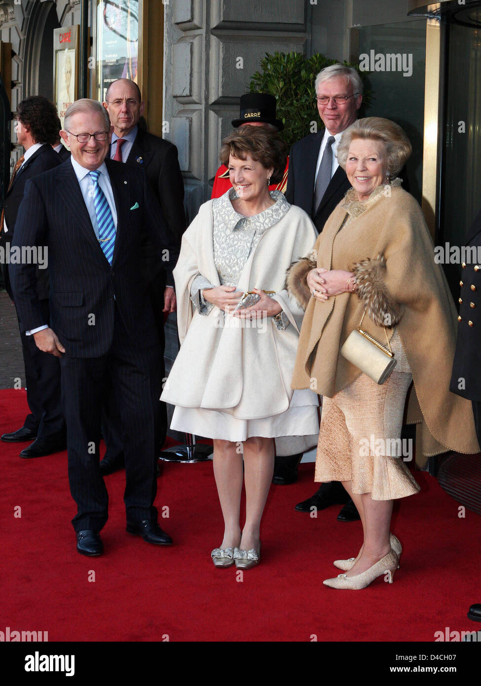 Queen Beatrix of the Netherlands (R) arrives with Princess Margriet of ...