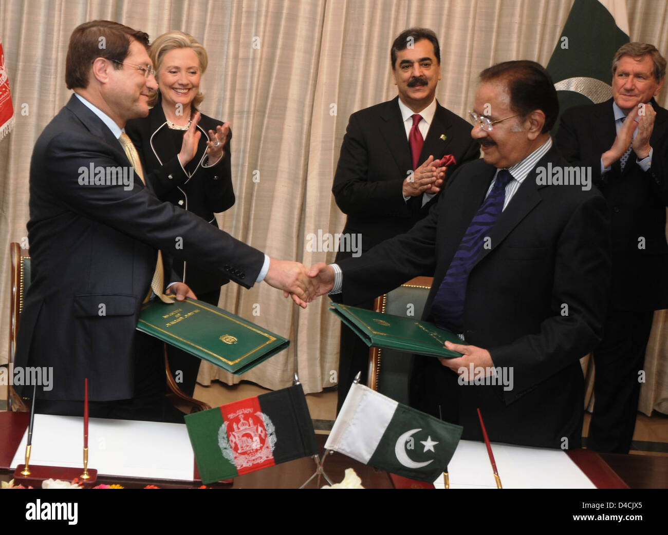 Gilani hi-res stock photography and images - Alamy