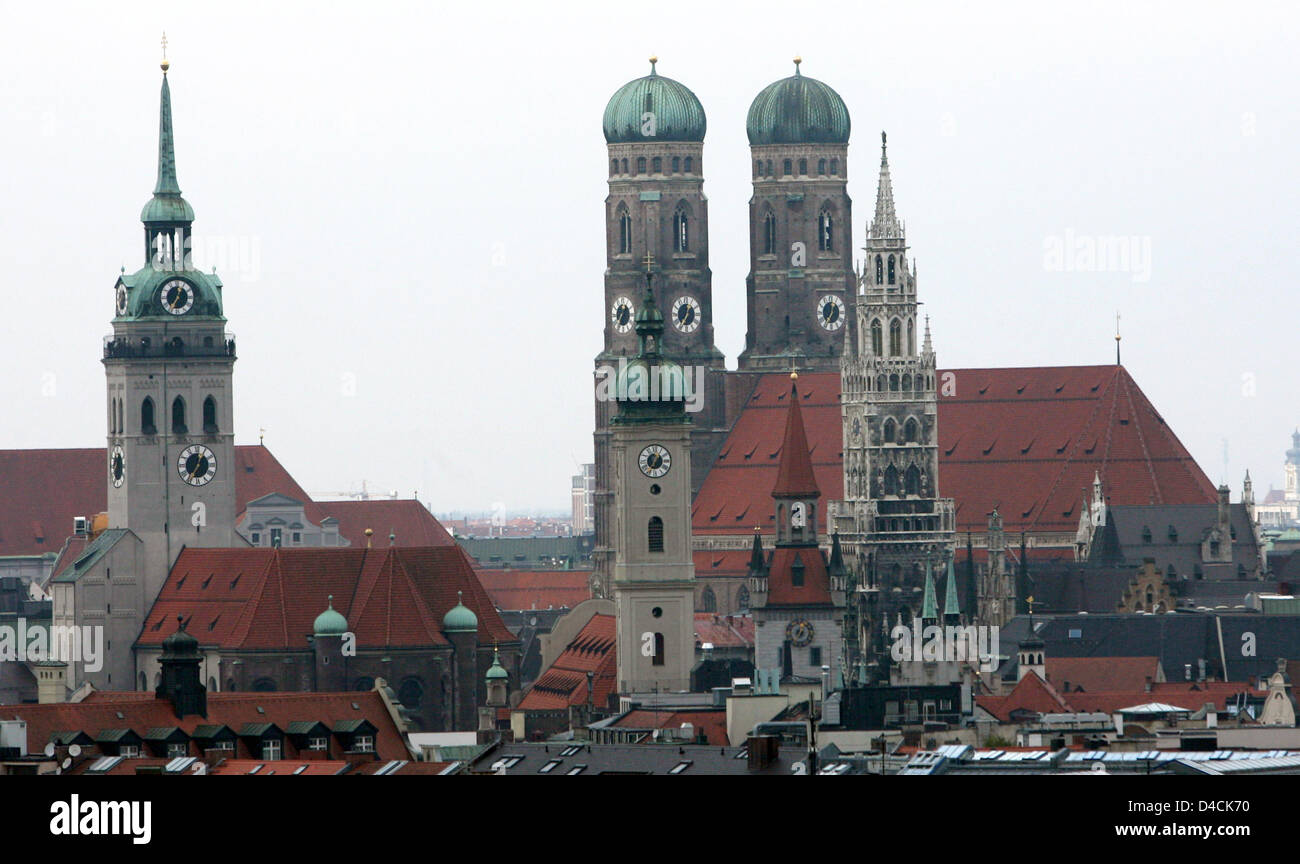 The picture shows architectural landmarks in the city centre of Munich ...