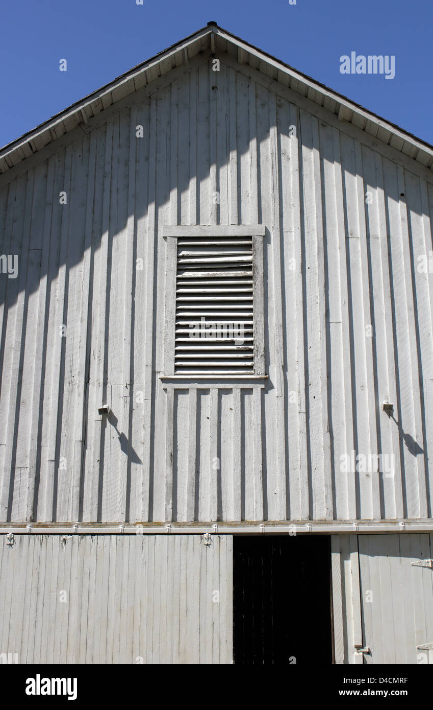 Gable end barn door hi-res stock photography and images - Alamy