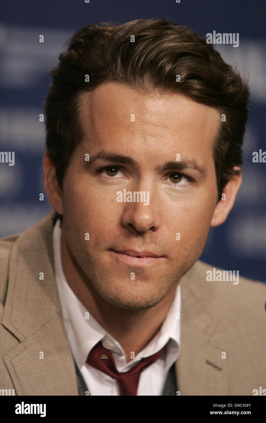 Actor ryan reynolds is pictured hi-res stock photography and images - Alamy