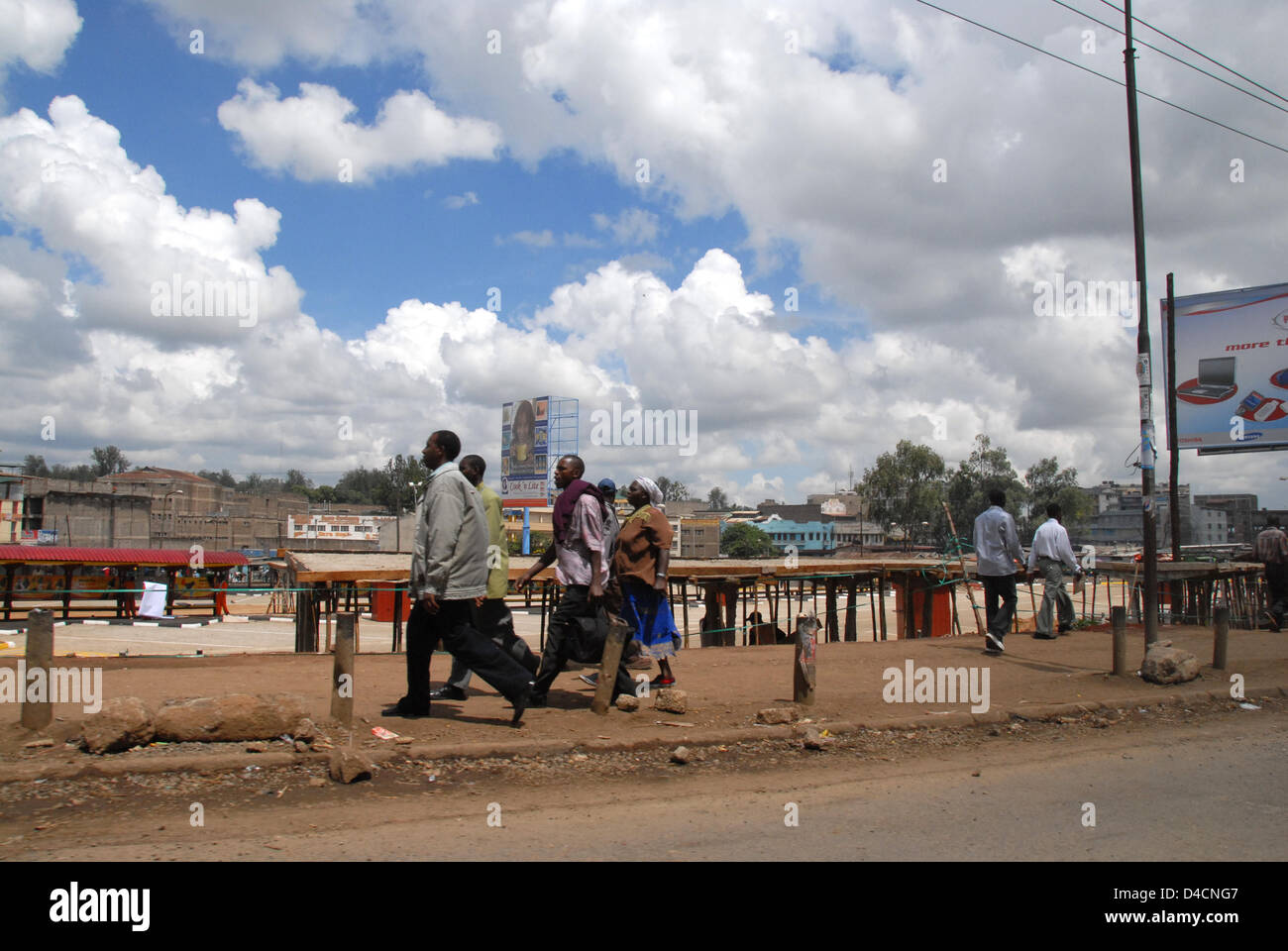 The picture shows a street scene in Nairobi, Kenya, November 2007 ...