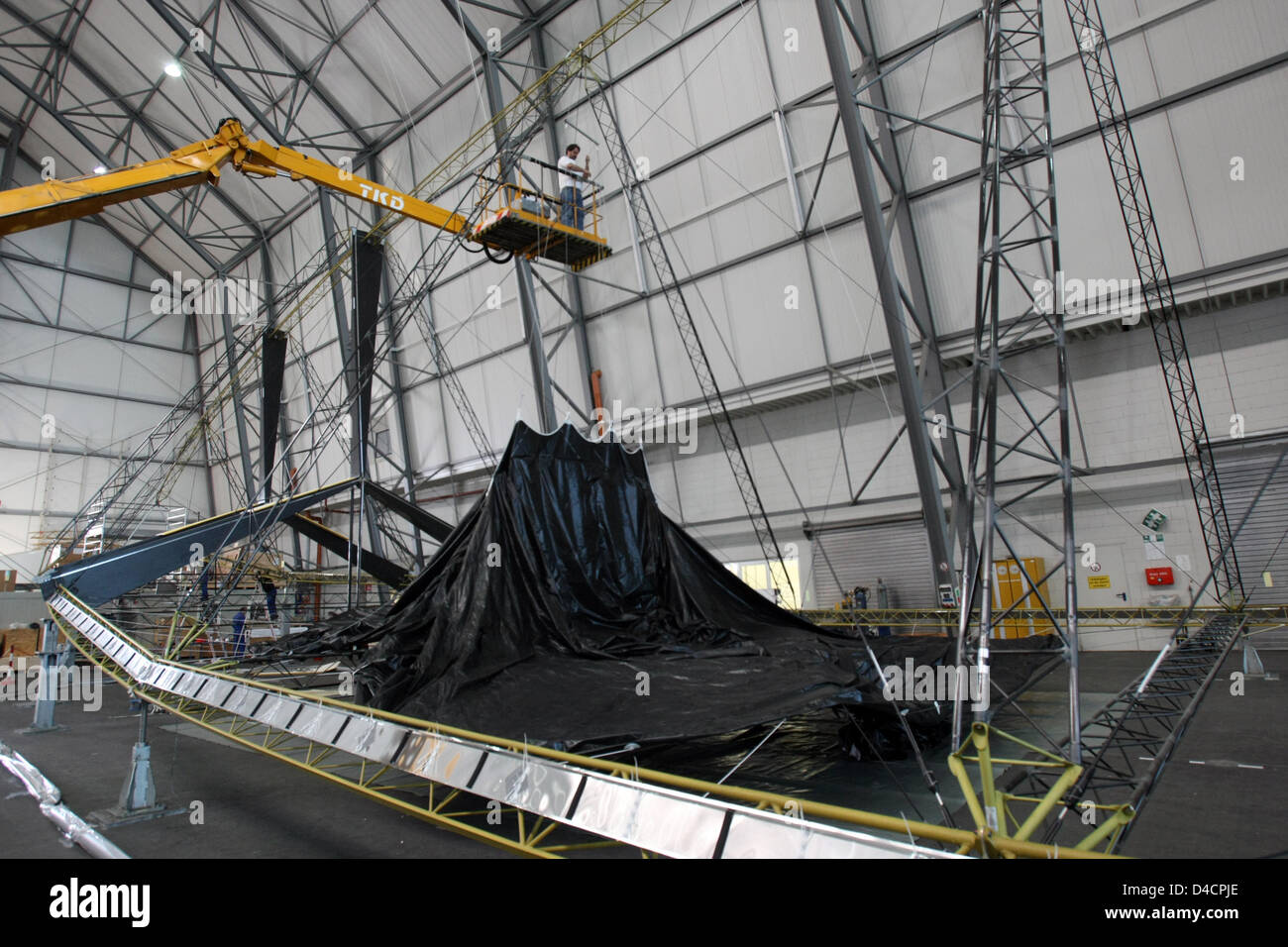 Employees of Zeppelin Luftschifftechnik GmbH ('Zeppelin Airship ...