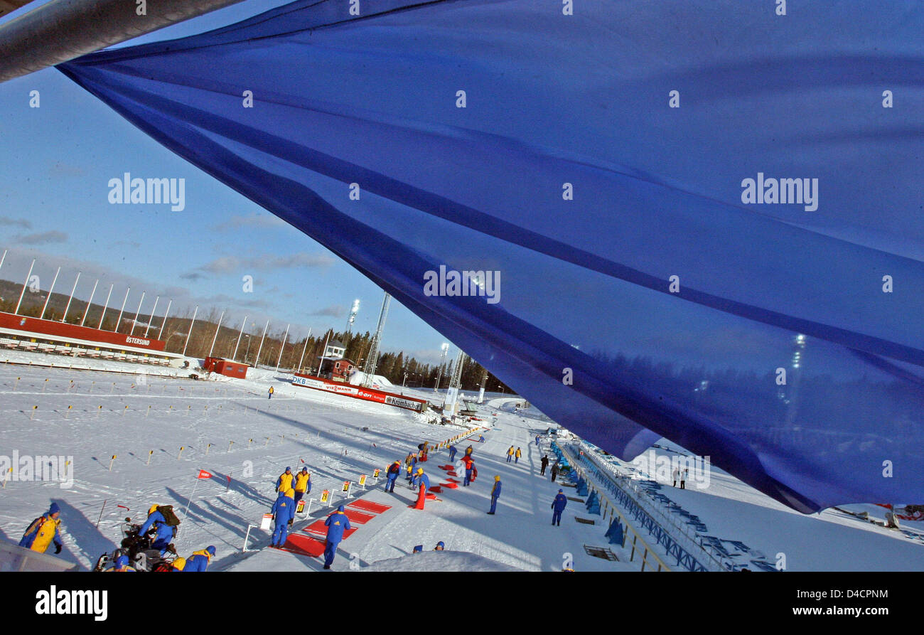 Severe wind blows a bunting at the Biathlon World Championships in ...