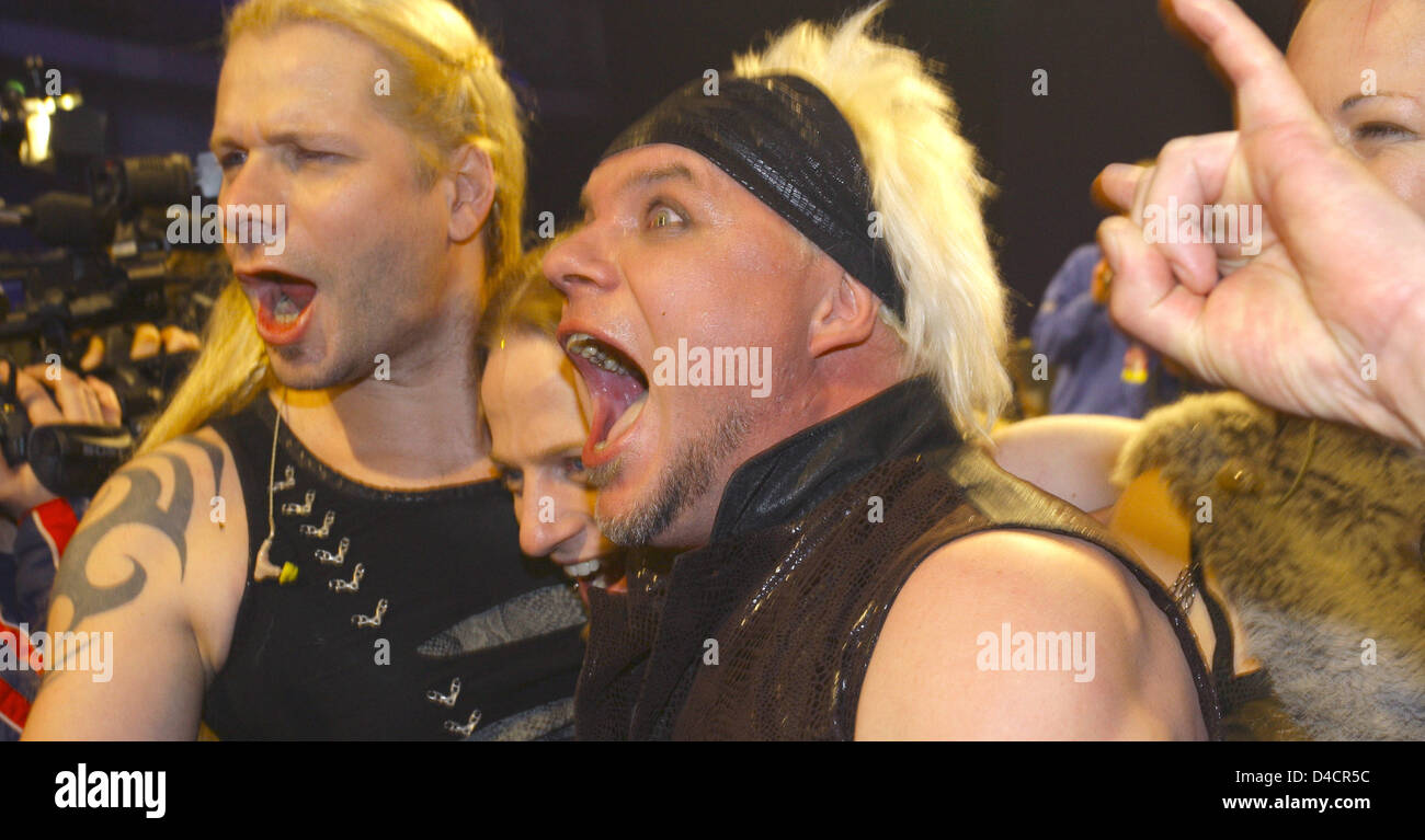 Subway singer hi-res stock photography and images - Alamy