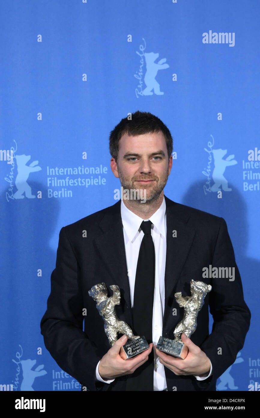 US director Paul Thomas Anderson smiles with his Silver Bear for Best ...