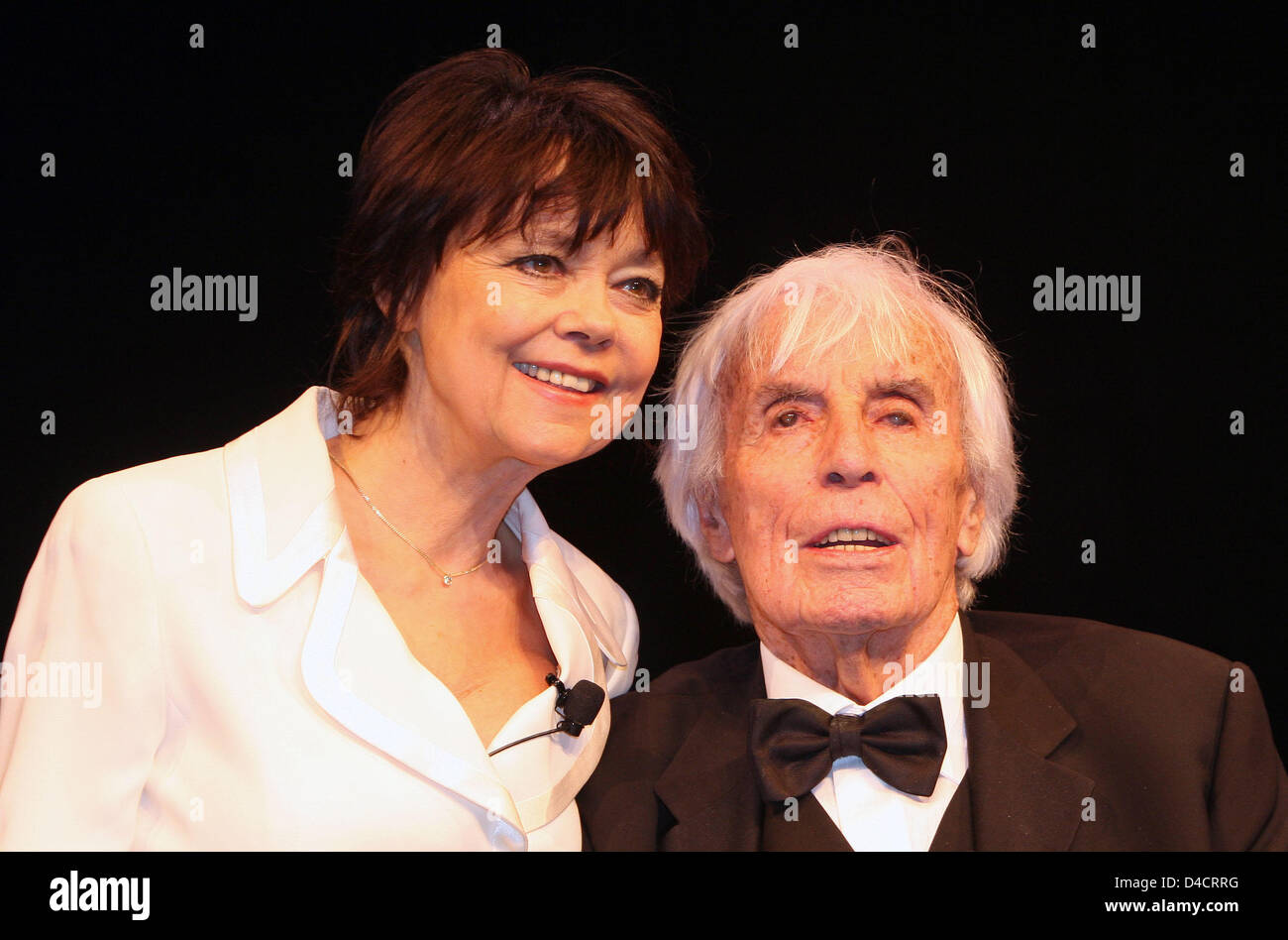 Johannes Heesters and his wife Simone Rethel-Heesters depicted on stage ...