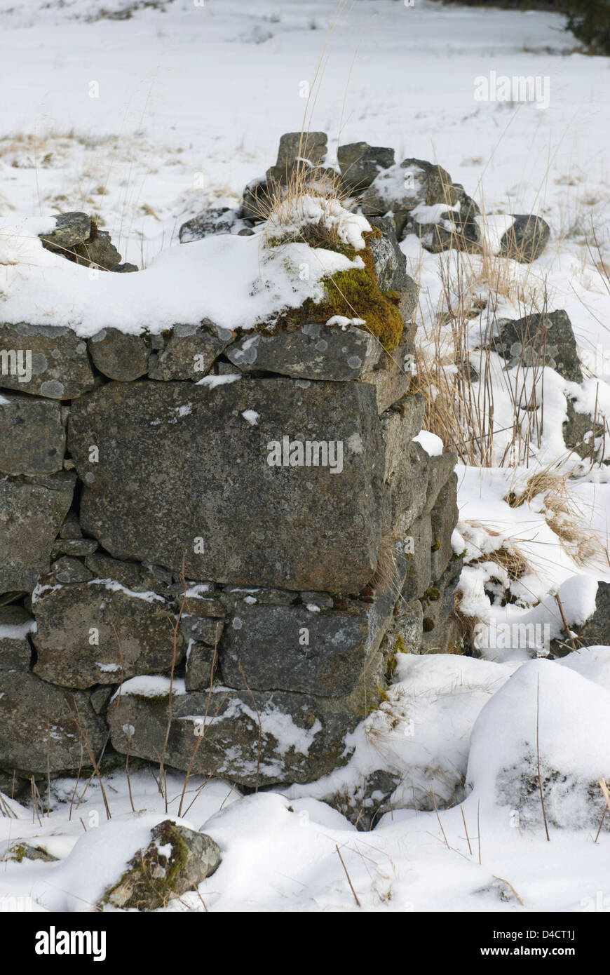 A corner of a granite stone wall covered in snow Stock Photo - Alamy