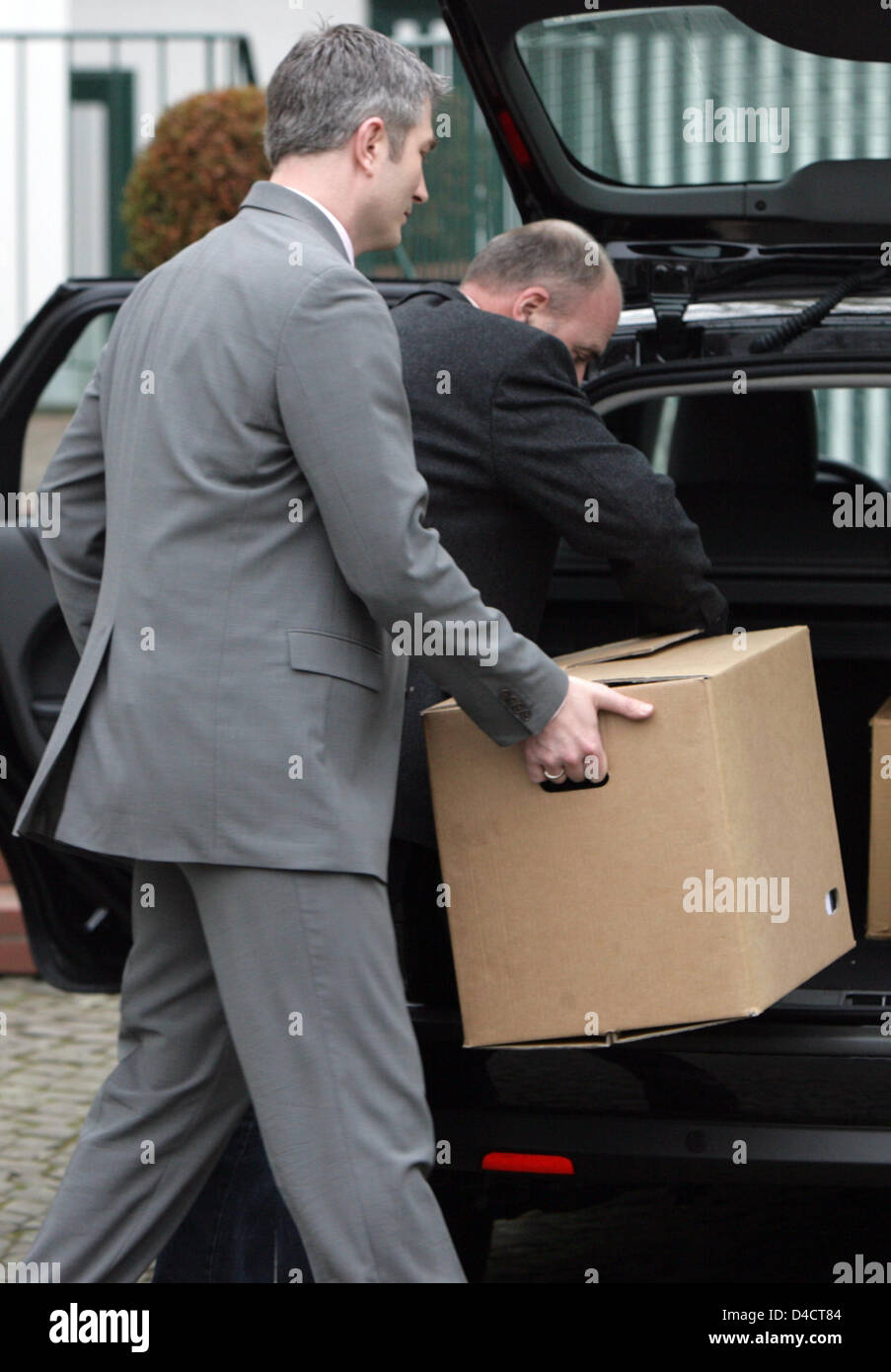 In situ investigators secure evidence against Deutsche Post CEO Klaus ...