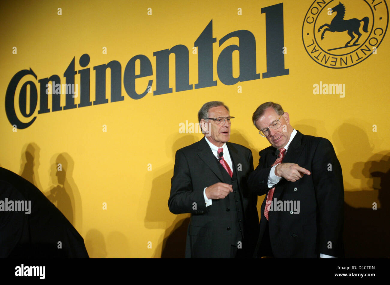 Continental SE CEO Manfred Wennemer (R) and ContiTech boss Gerhard Lerch (L) pictured at the ...