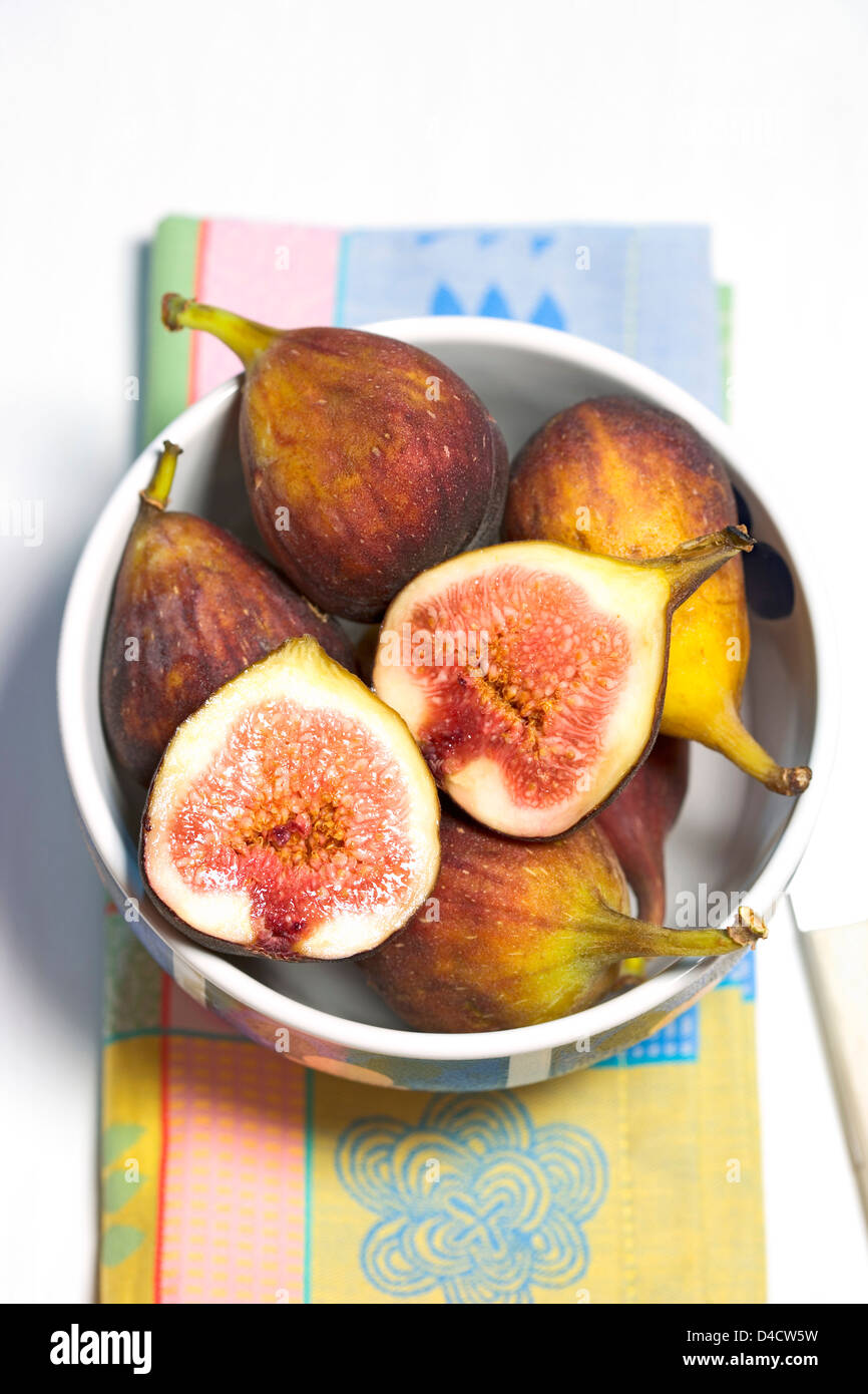 Figs bowl hi-res stock photography and images - Alamy