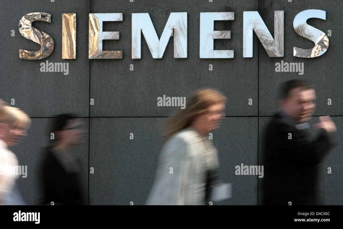 People pass by the headquarters of Siemens in Munich, Germany, 26 ...