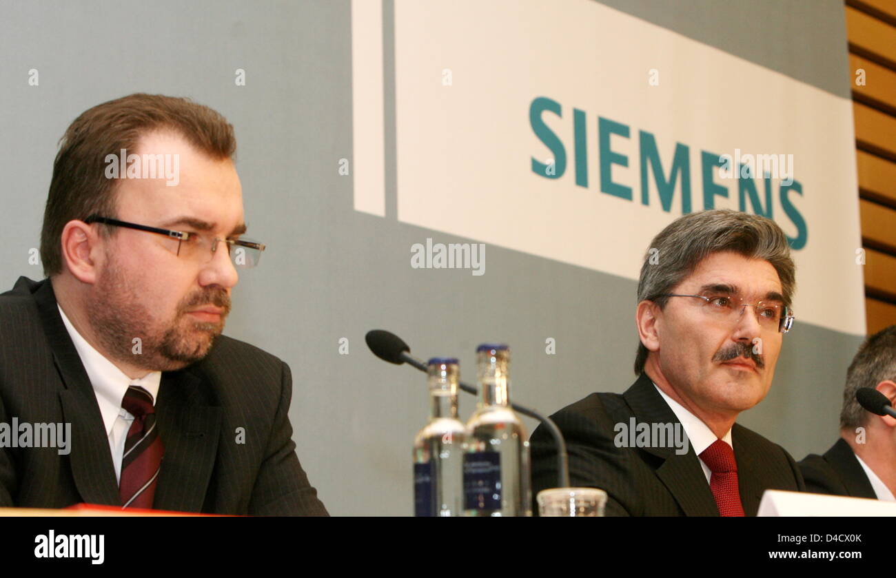 CFO of Siemens SE Joe Kaeser (R) and personnel director Siegfried ...