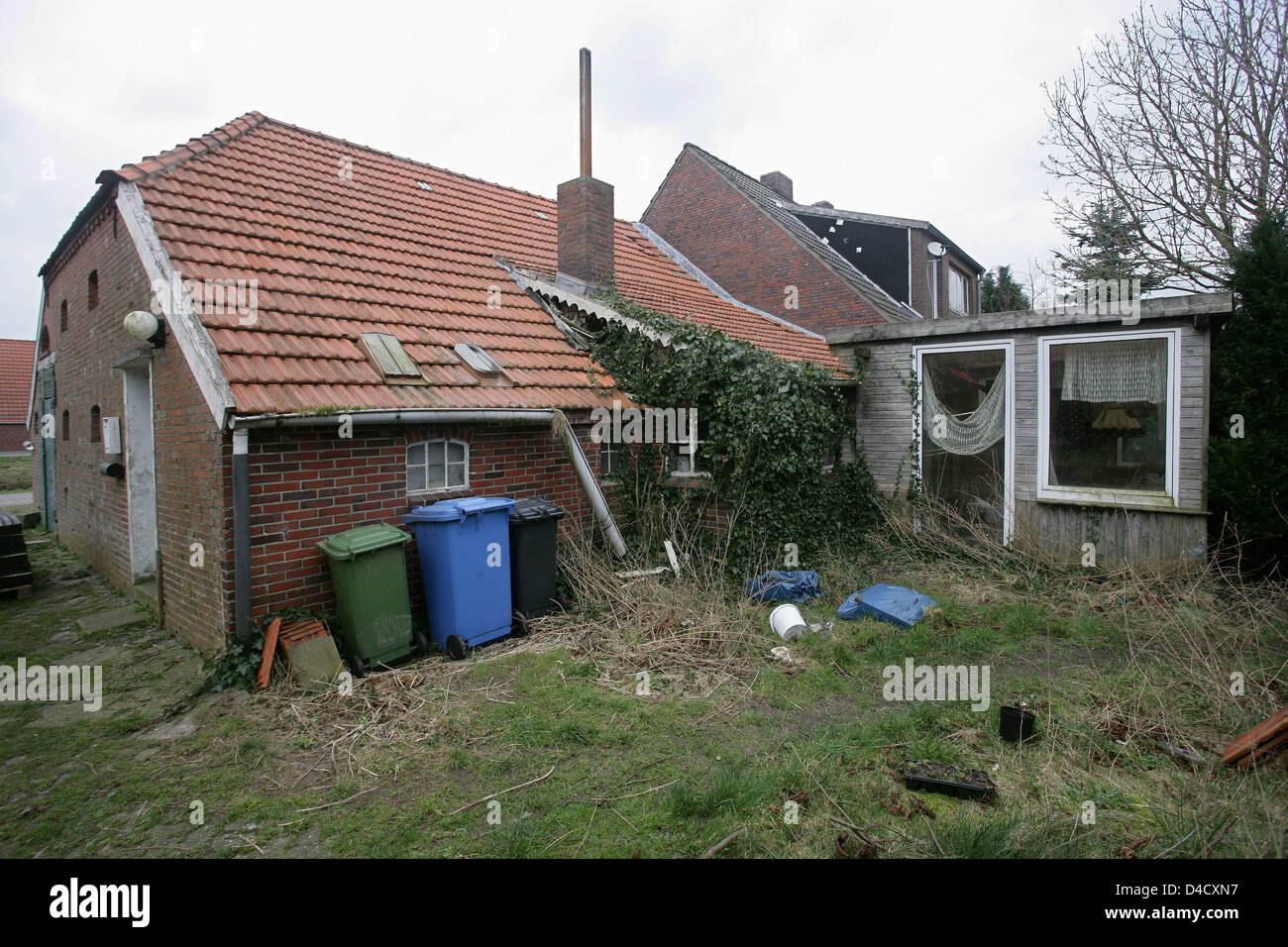 Rotten house hi-res stock photography and images - Alamy