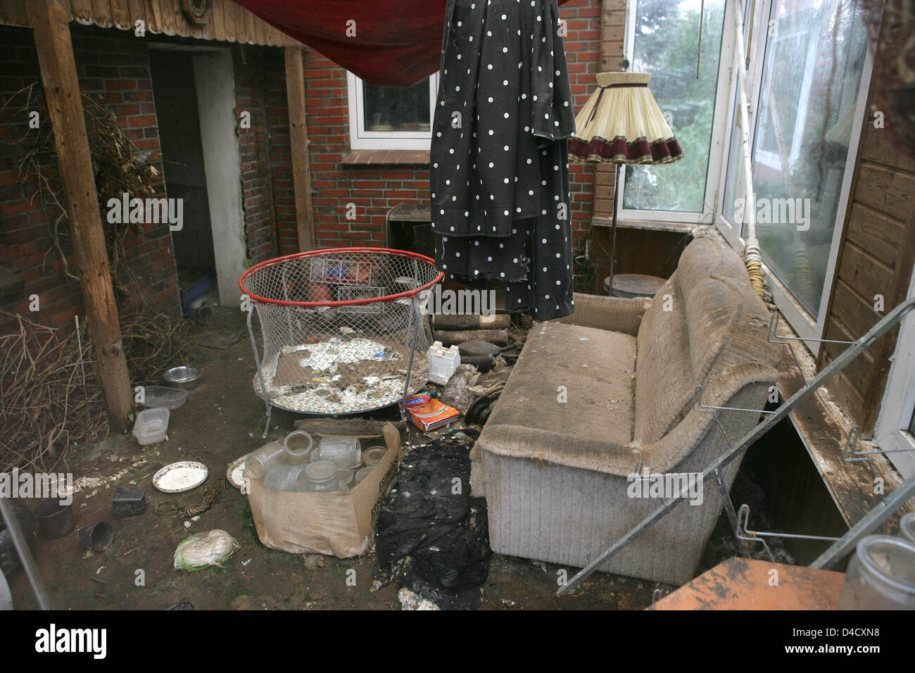 Rotten house hi-res stock photography and images - Alamy