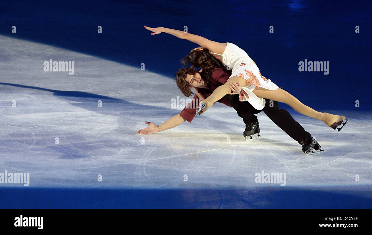 US figure skater Naomi Lang and Peter Tchernyshev perform during a ...