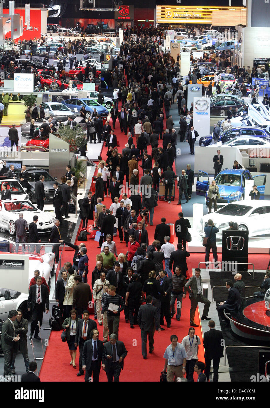 View over cars and visitors on the press day to the 78th International ...