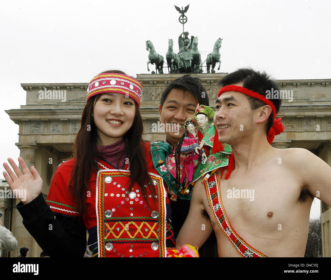 Traditional clothes taiwan hi-res stock photography and images - Alamy