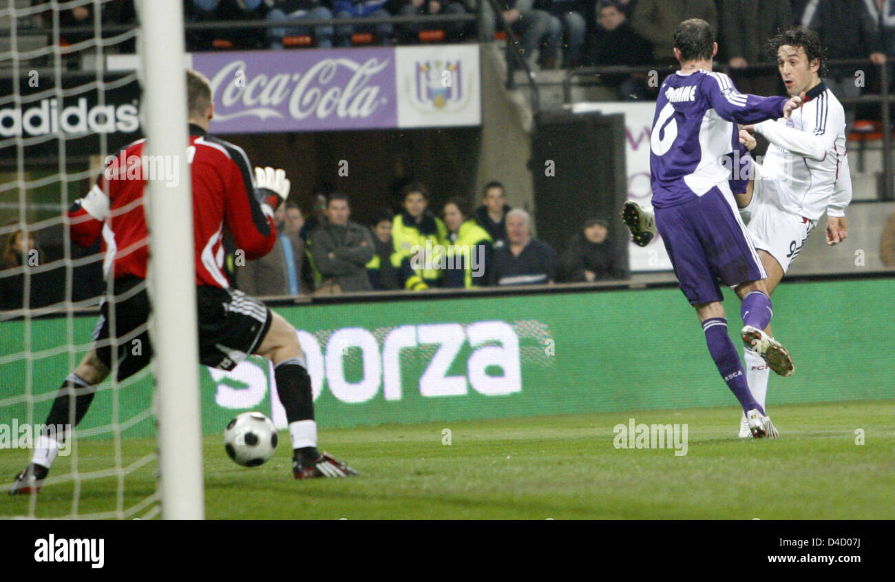 Van damme action hi-res stock photography and images - Alamy