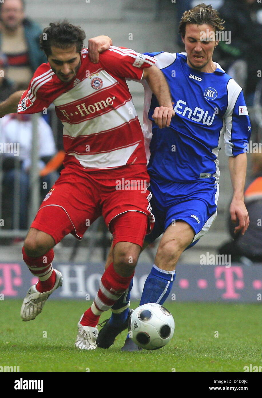 Bayern Munich's Turkish player Hamit Altintop (L) vies for the ball ...