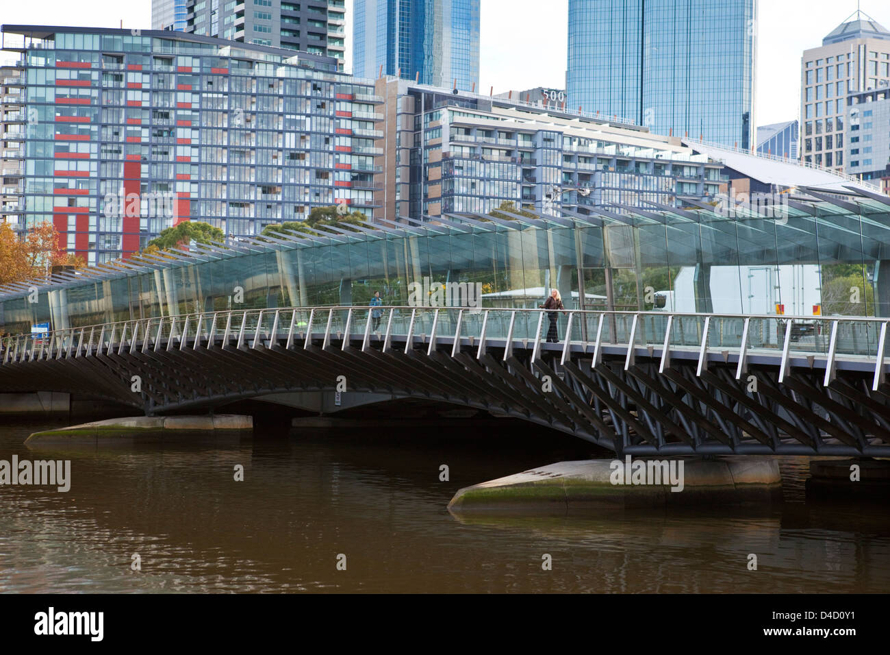 Pedestrian bridge over the Yarra River at South Wharf. Melbourne ...