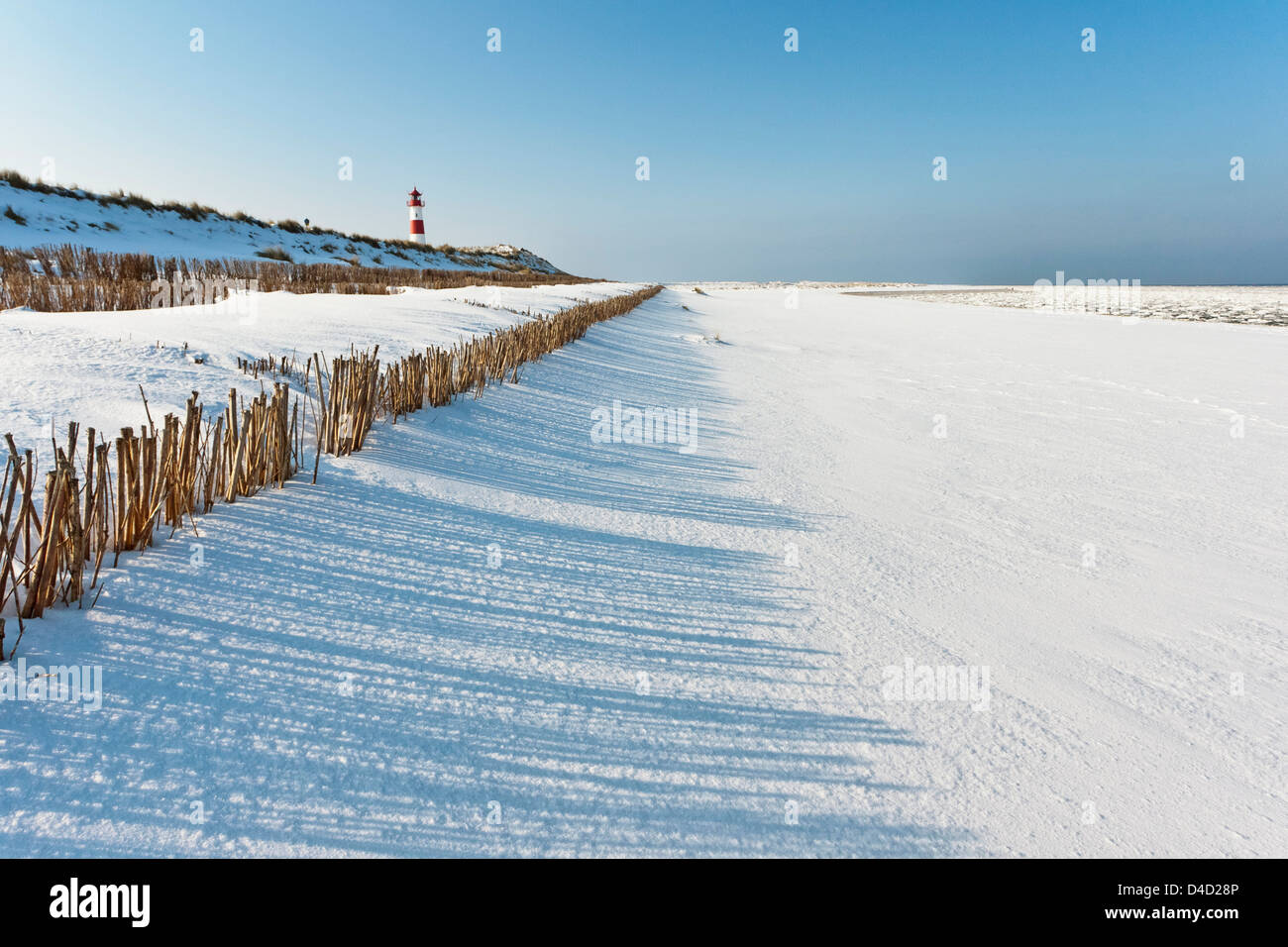 Ellenbogen with lighthouse in winter, Sylt, Germany Stock Photo - Alamy