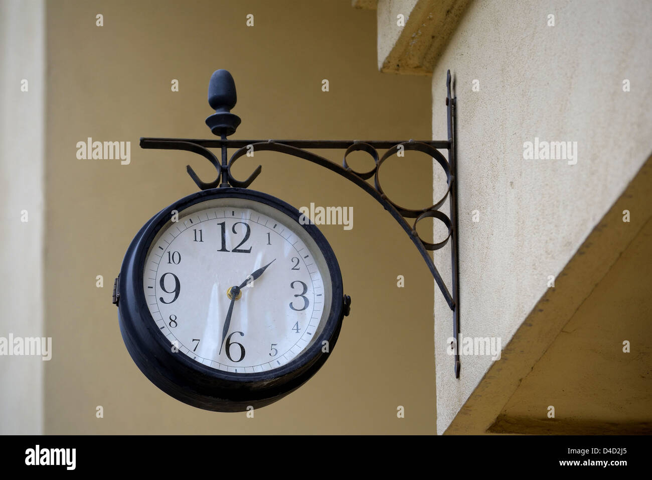 Old vintage clock hi-res stock photography and images - Alamy